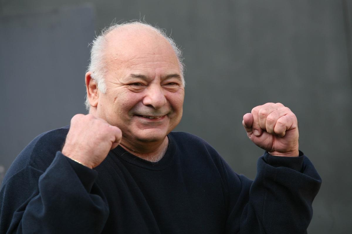 Addio a Burt Young