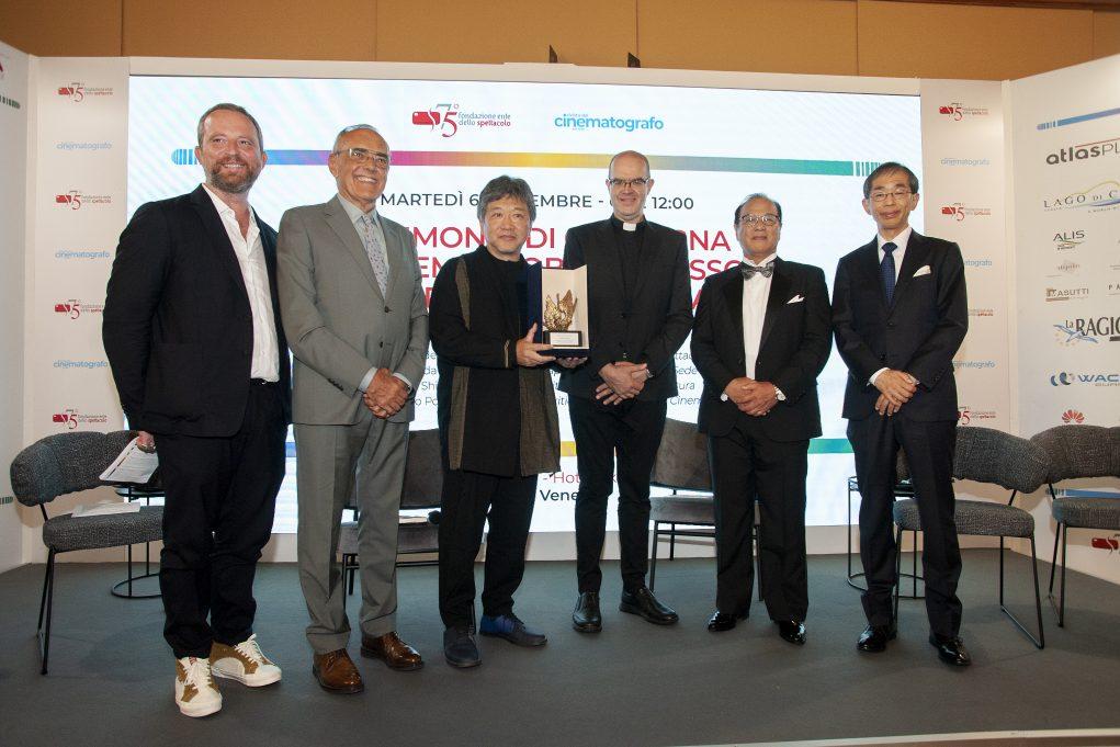 Hirokazu Kore'eda riceve il Premio Bresson